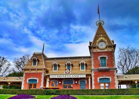 Have Fun at the Disneyland | Los Angeles - What to Expect | Timings ...