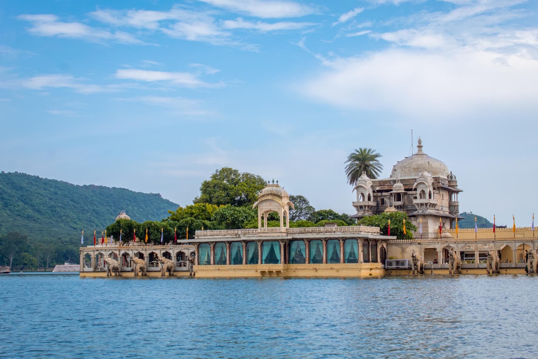 Udaipur Marriott Hotel 𝗕𝗢𝗢𝗞 Udaipur Hotel