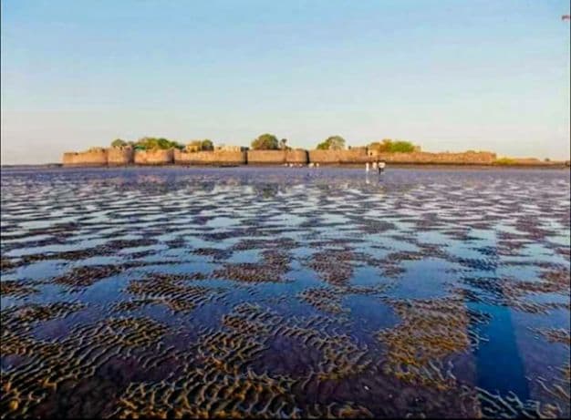 Alibaug Beach, Alibaug - Things to Do, Timings & Photos