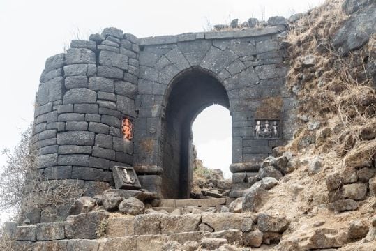 Ratangad Fort | Bhandardara - What to Expect | Timings | Tips - Trip ...