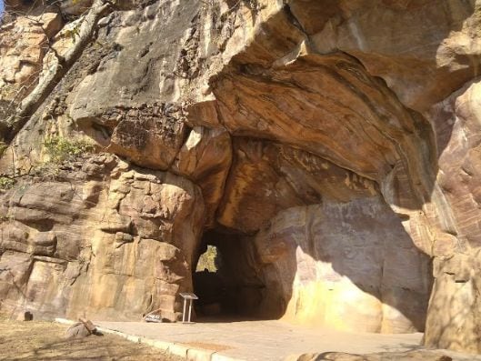 Bhimbetka Caves | Bhopal - What to Expect | Timings | Tips - Trip Ideas ...