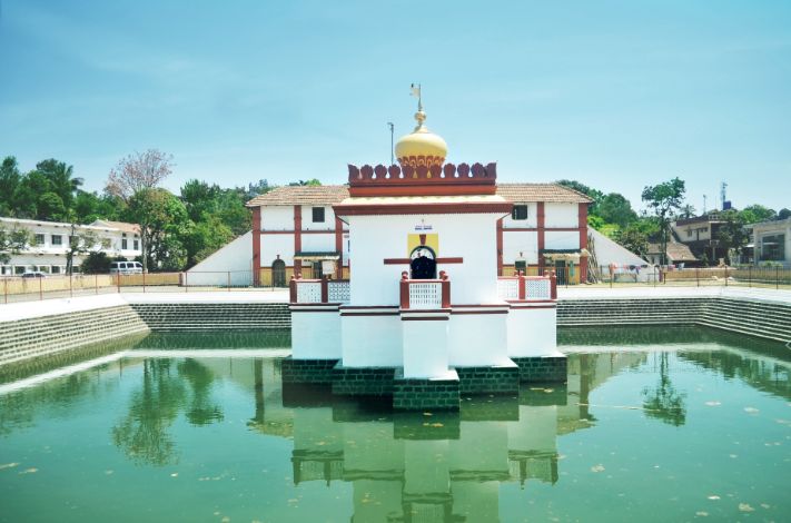 Praying at Omkareshwara Temple, Coorg - Timing, History & Photos