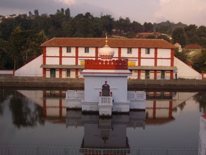 Praying at Omkareshwara Temple, Coorg - Timing, History & Photos
