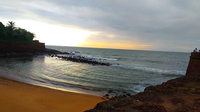 Candolim Beach, Goa - Things to Do, Timings & Photos