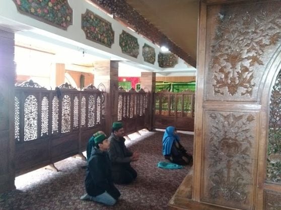 Shrine of Baba Reshi | Gulmarg - What to Expect | Timings | Tips - Trip ...