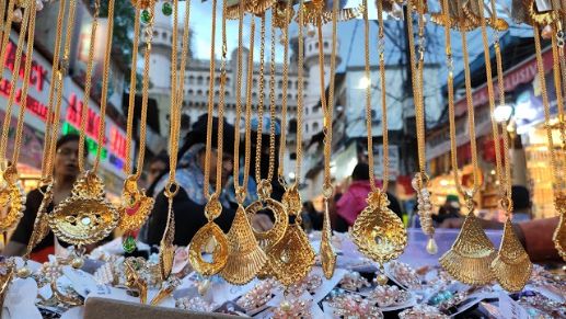Shop till You Drop at Laad Bazaar | Hyderabad - What to Expect ...