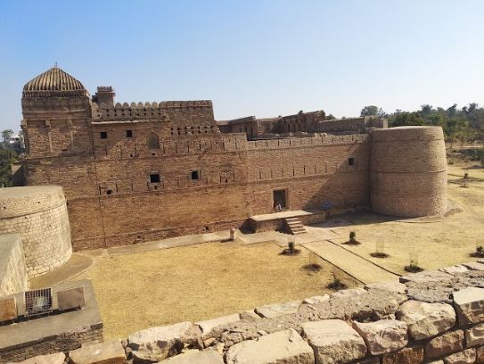 Trekking to Chanderi Fort | Karjat - What to Expect | Timings | Tips ...