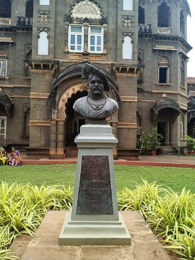 New Palace Museum, Kolhapur - Ticket Price, Timings, Photos