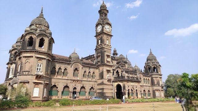 New Palace Museum, Kolhapur - Ticket Price, Timings, Photos