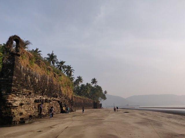 Revdanda Beach Fort, Murud Janjira - Things to Do, Timings & Photos