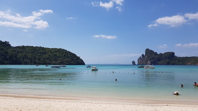 Loh Dalum Beach, Phi Phi Islands - Things to Do, Timings & Photos
