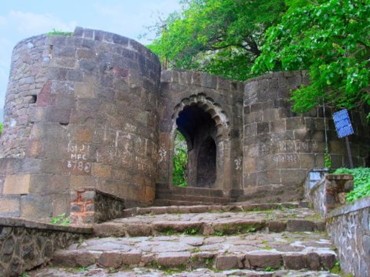 Trek to the 17th Century Shivneri Fort | Pune - What to Expect ...