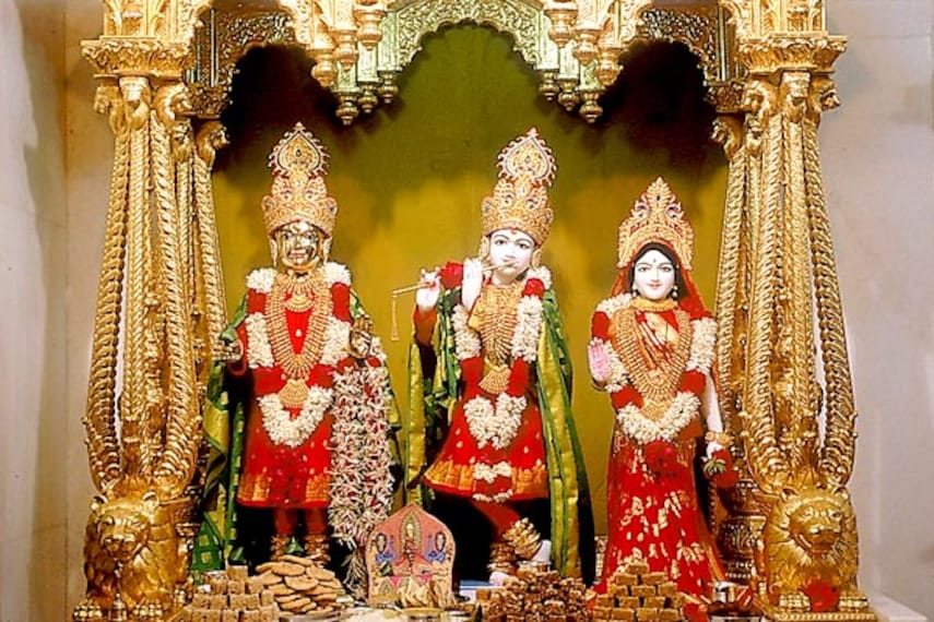 The Shree Swaminarayan Temple, Bharuch - Timing, History & Photos